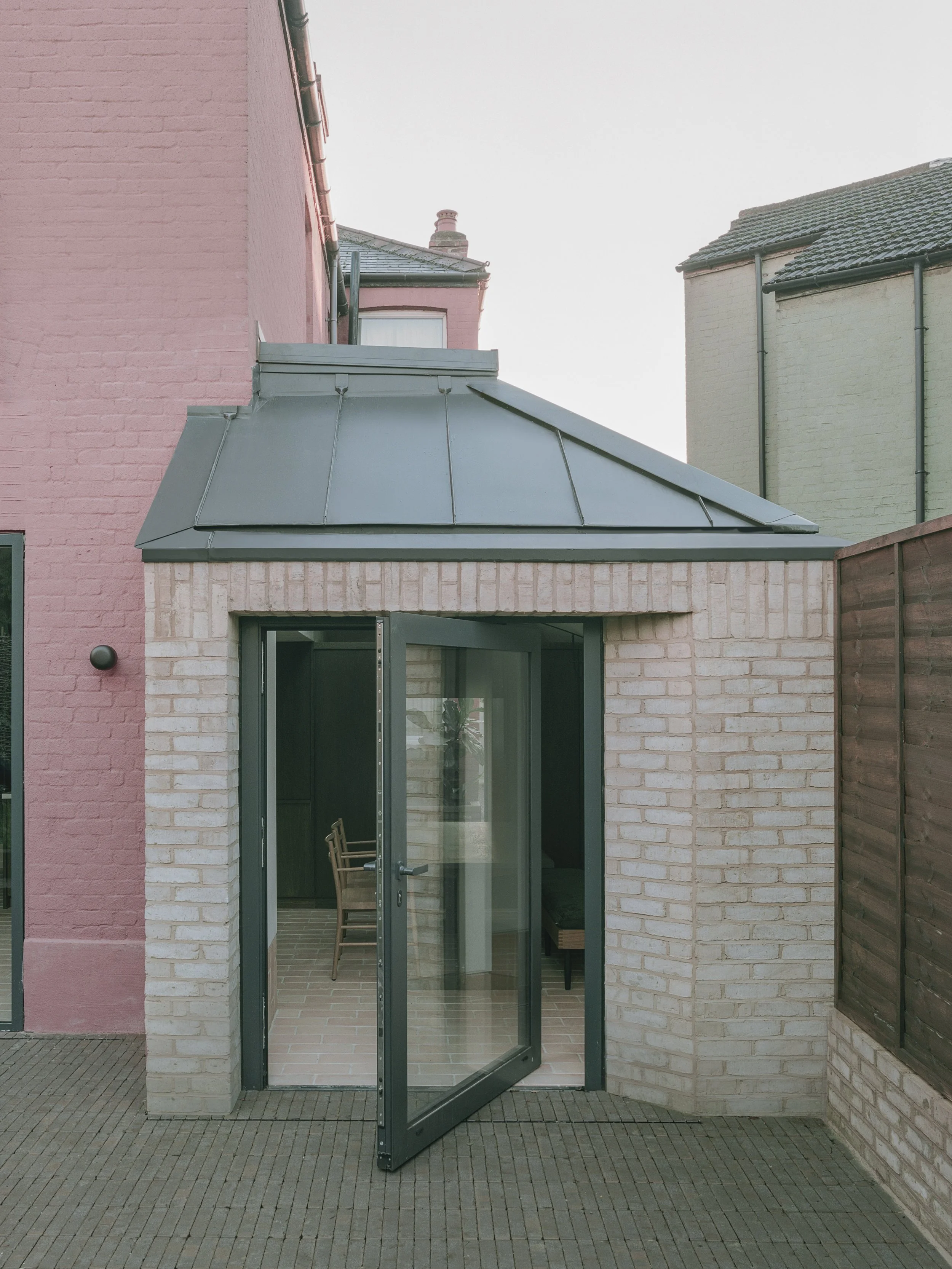 The Aperture House — Studio McW