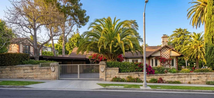 Alexander Gardens Assisted Living Santa Barbara — Doctor2me
