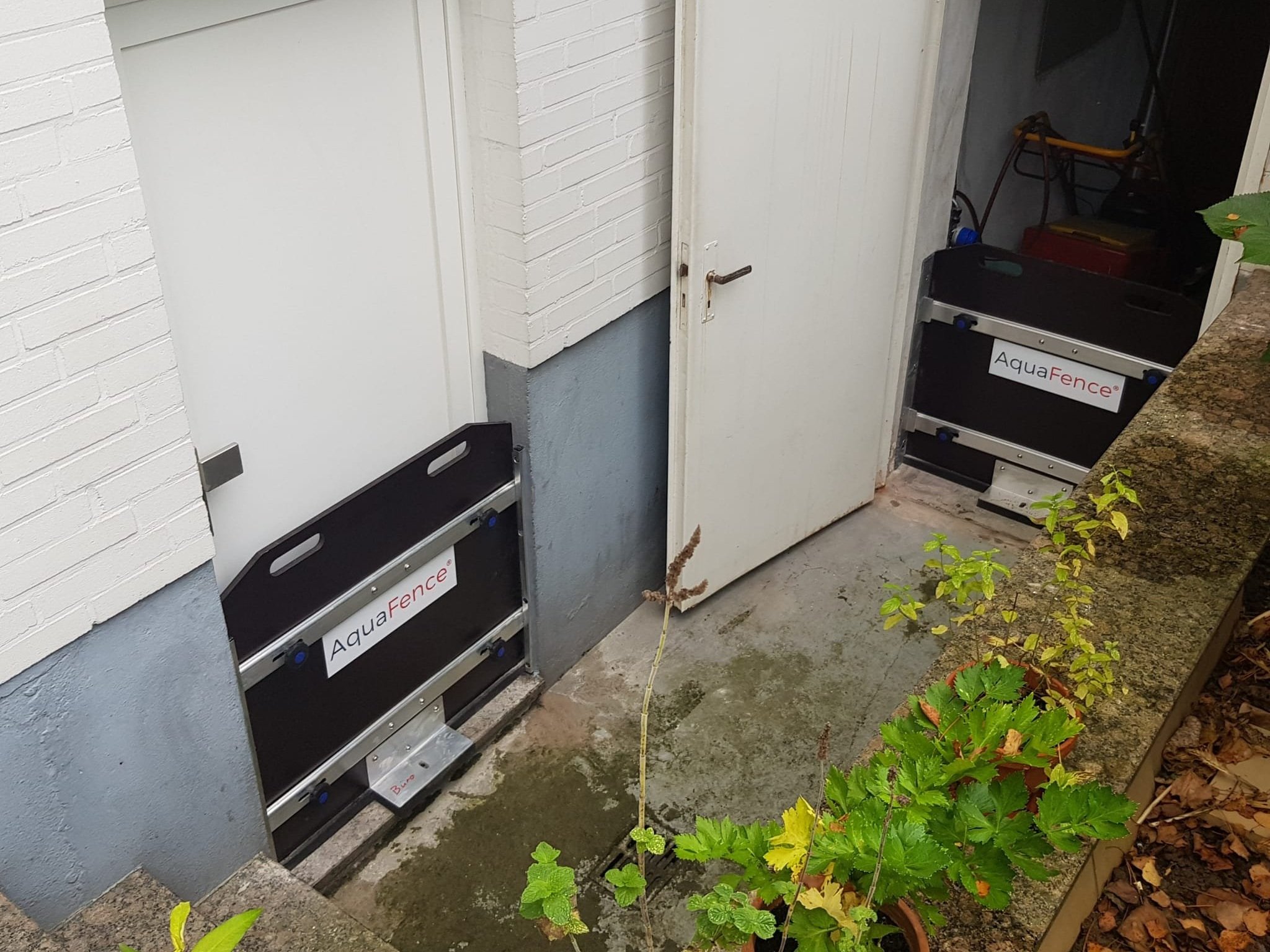 A flood barrier made to measure. Quick installation with industrial ...