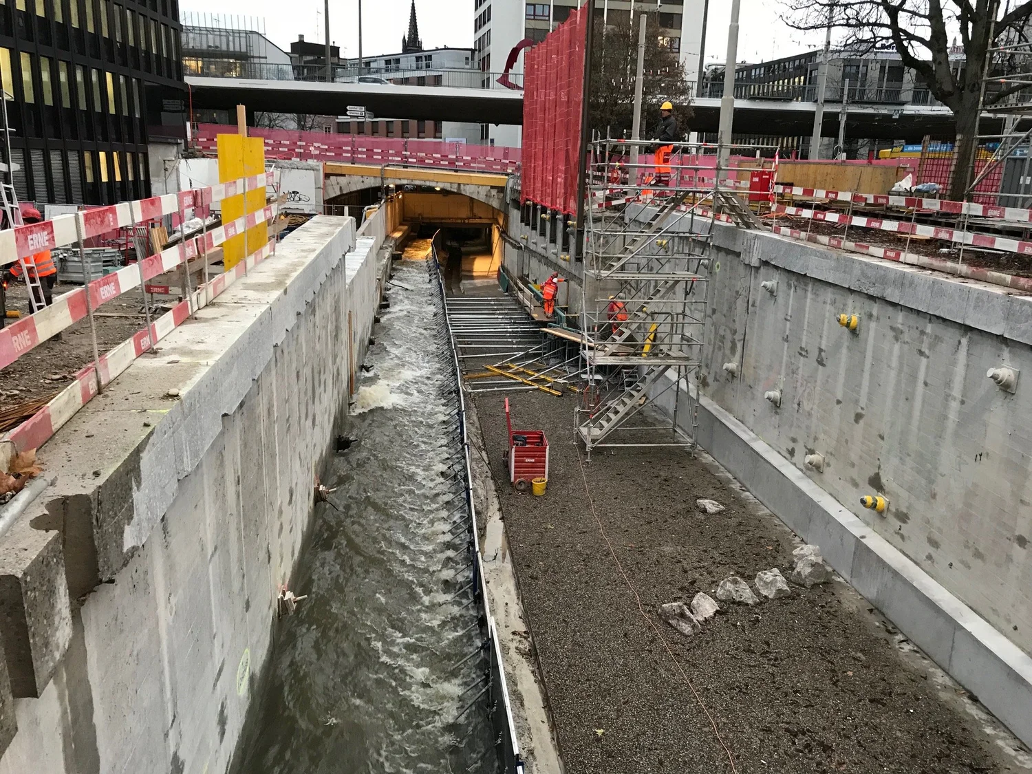 AquaFence FloodWall: Premier Flood Barrier Solution — AquaFence Flood ...