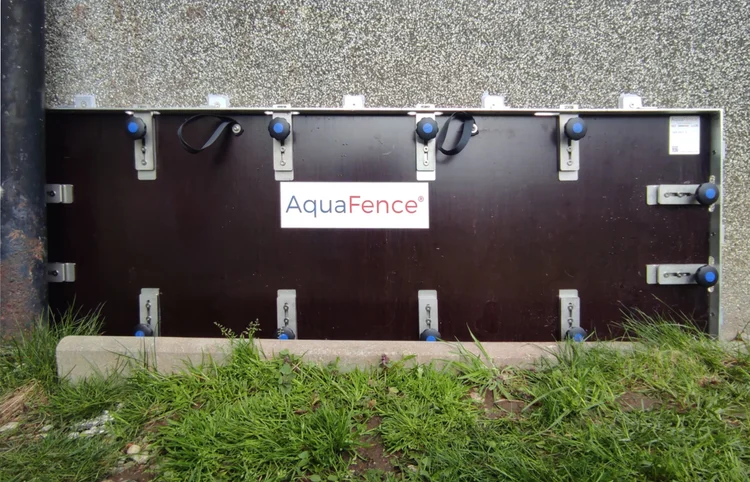 A flood barrier made to measure. Quick installation with industrial ...