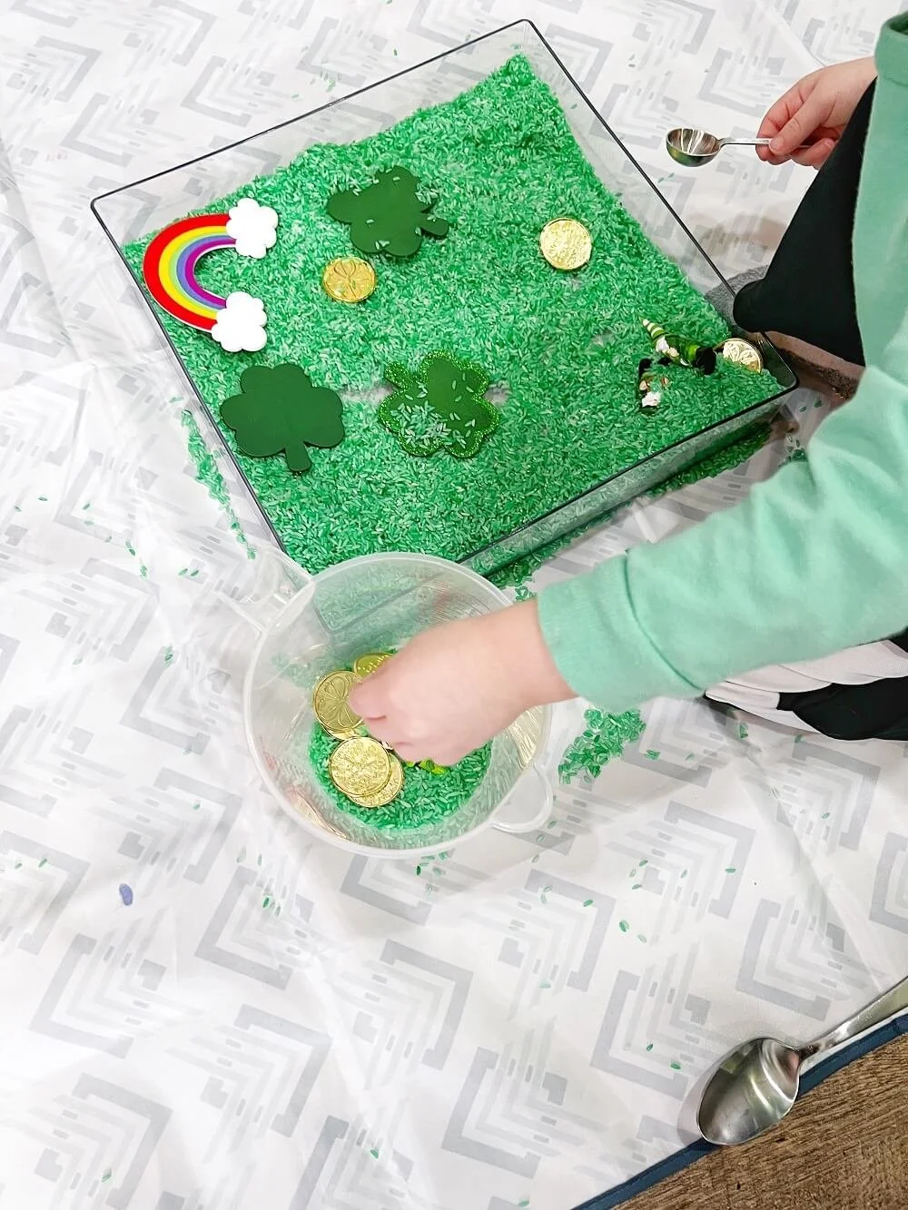 Taste-Safe St. Patrick's Day Sensory Bin for Toddlers - How to Make One ...