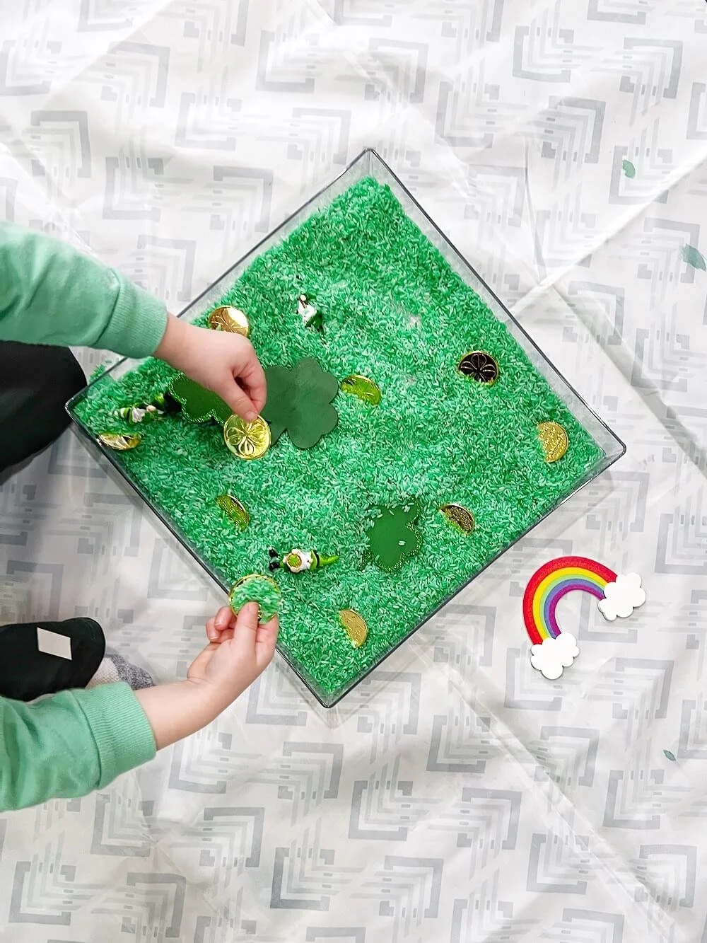 Taste-Safe St. Patrick's Day Sensory Bin for Toddlers - How to Make One ...