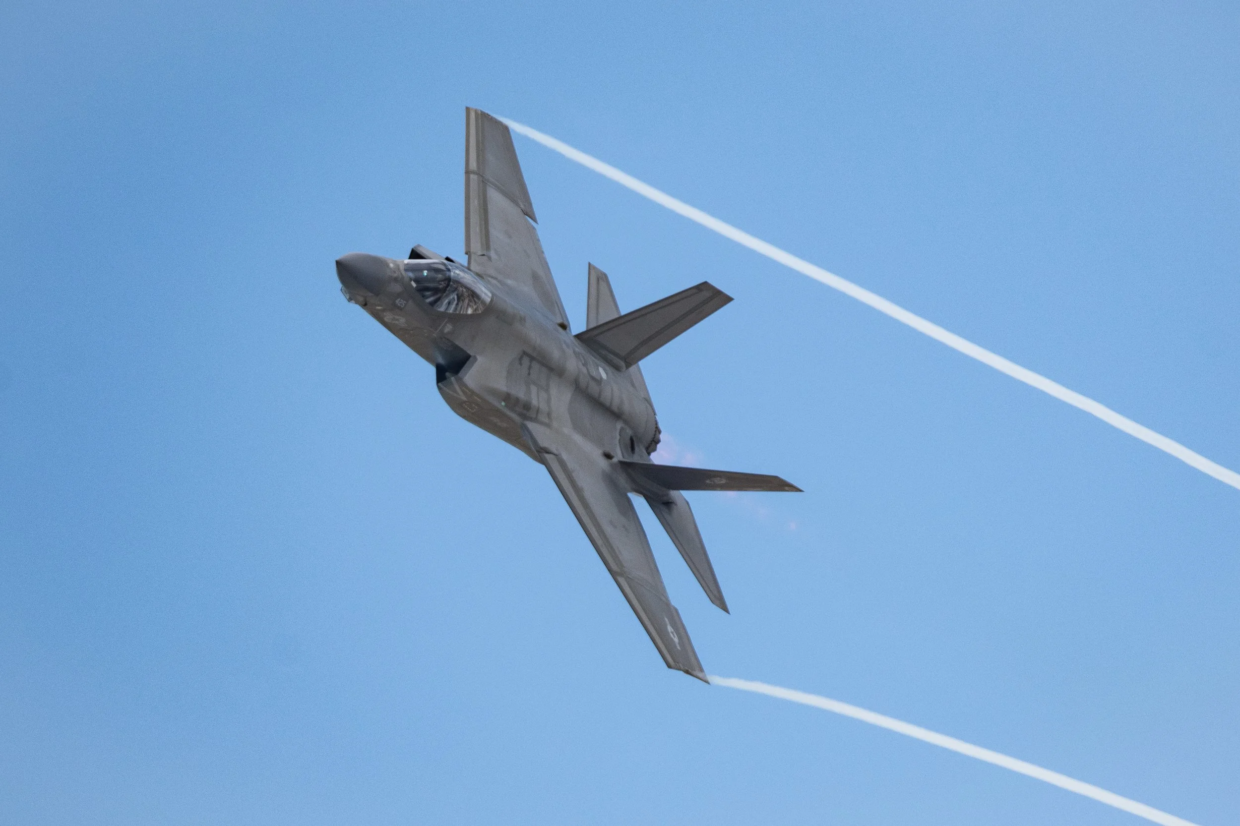 USN F-35C Lighting II Demo — Pacific Airshow Huntington Beach