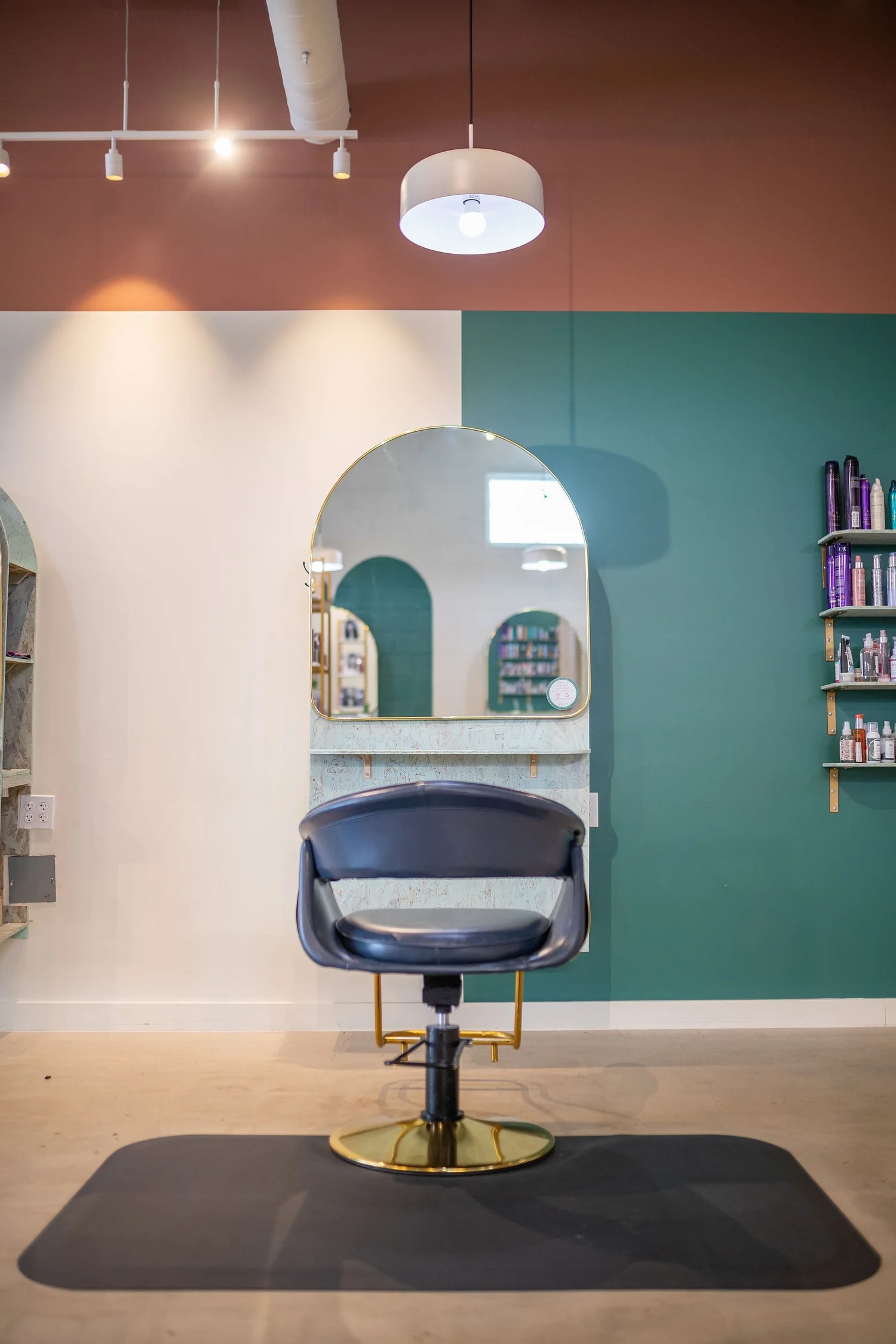Hendrix Salon