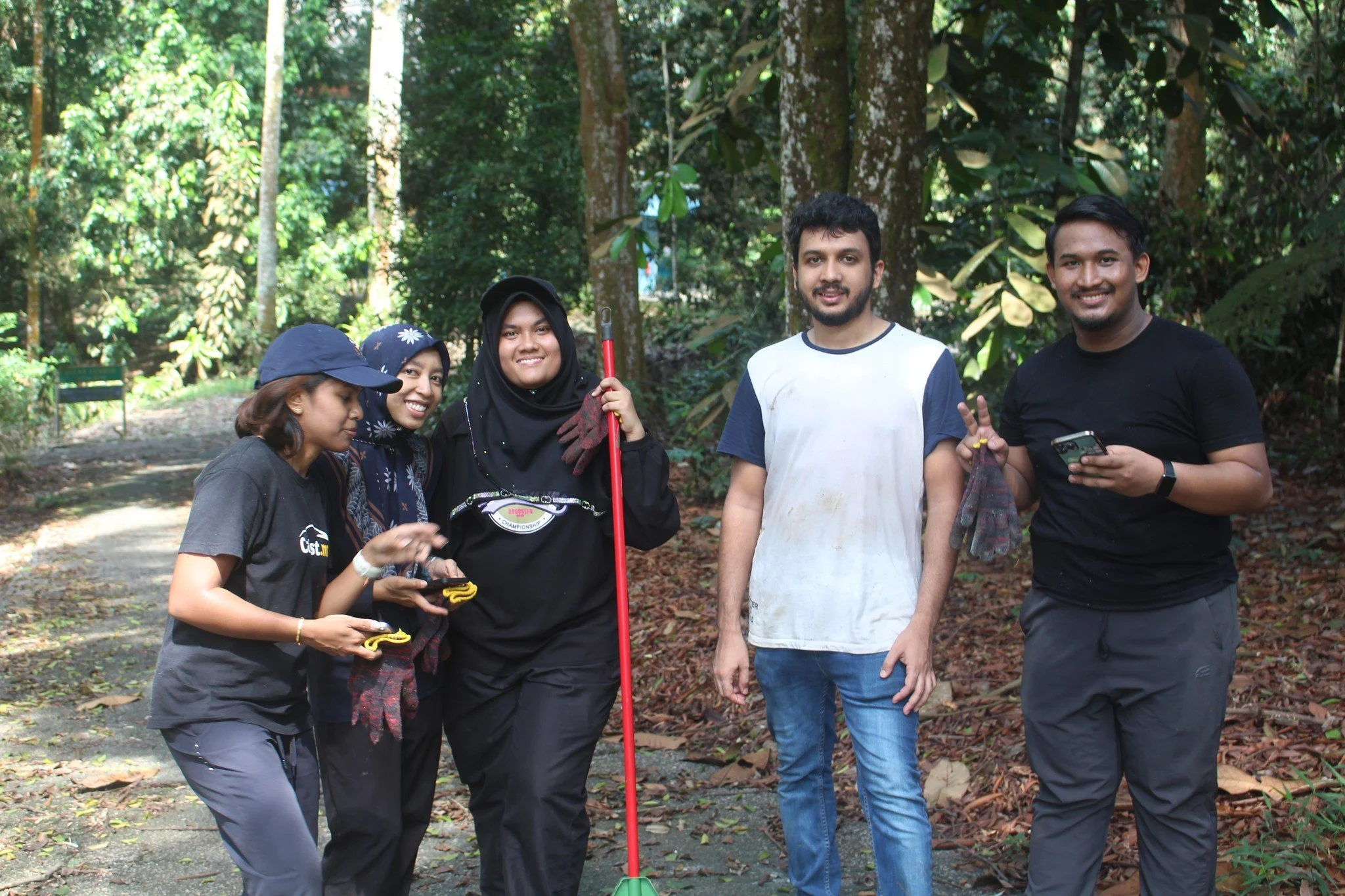 CARSOME Joins Hands with Rimba Ilmu for a Day of Giving Back to Nature ...