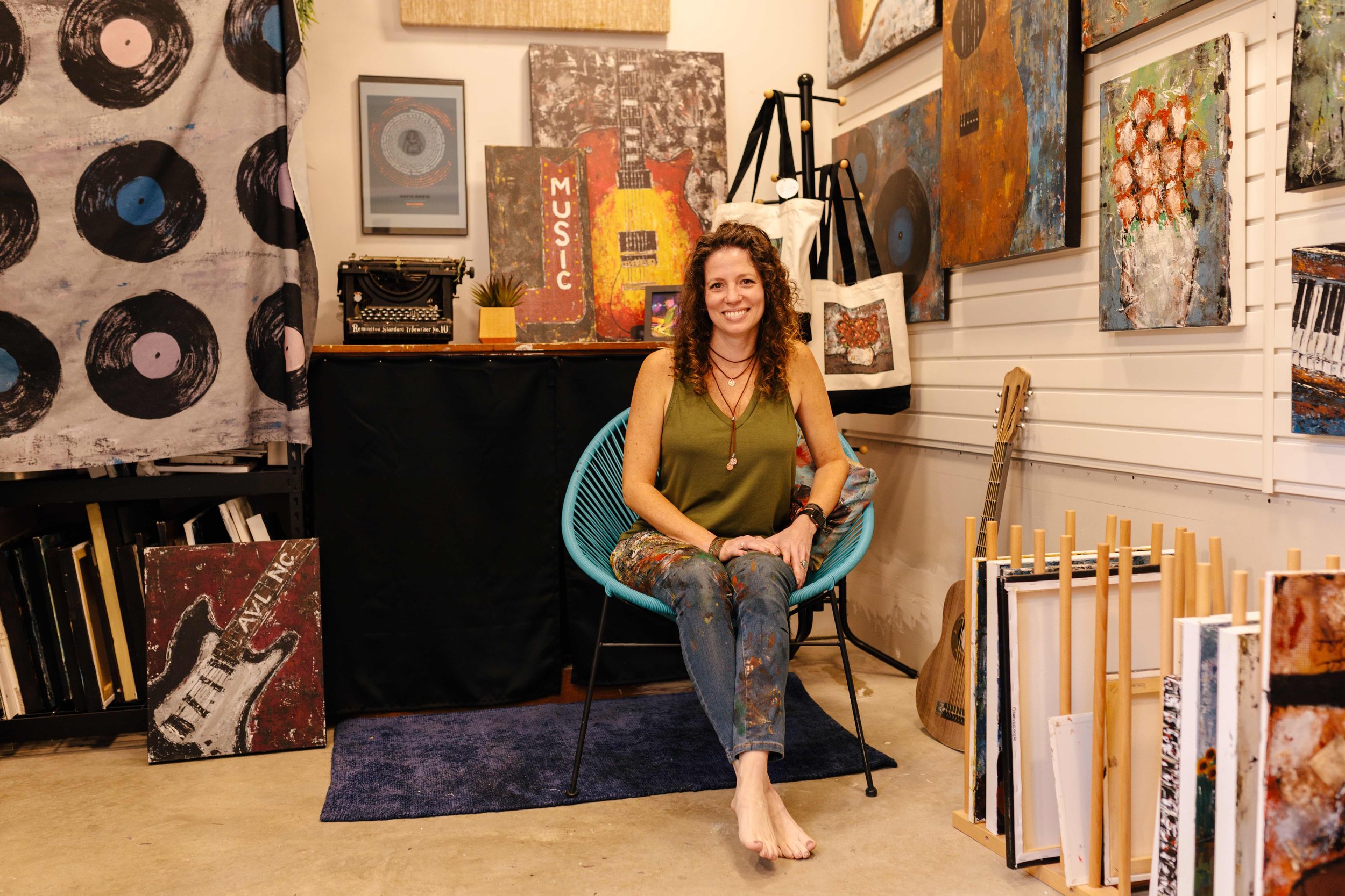 STUDIO TOUR — Kelly Saunders Art