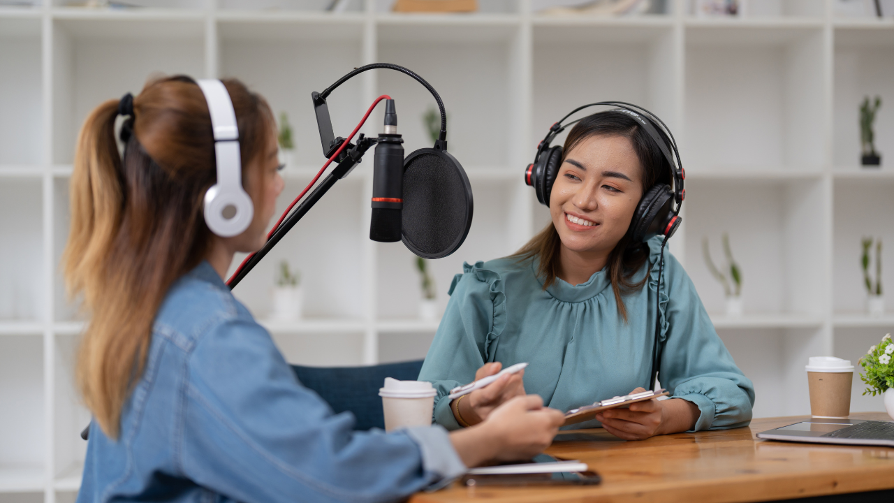 How to Be a Great Podcast Host: 9 Essential Strategies for Success ...