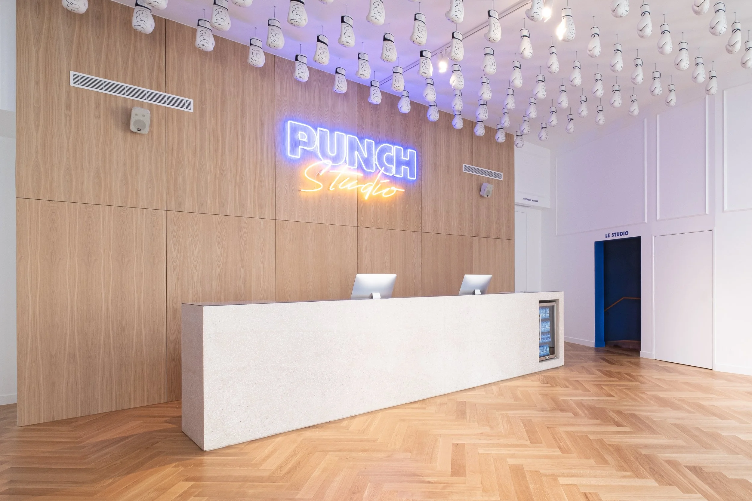 PUNCH NEUILLY — DAS STUDIO