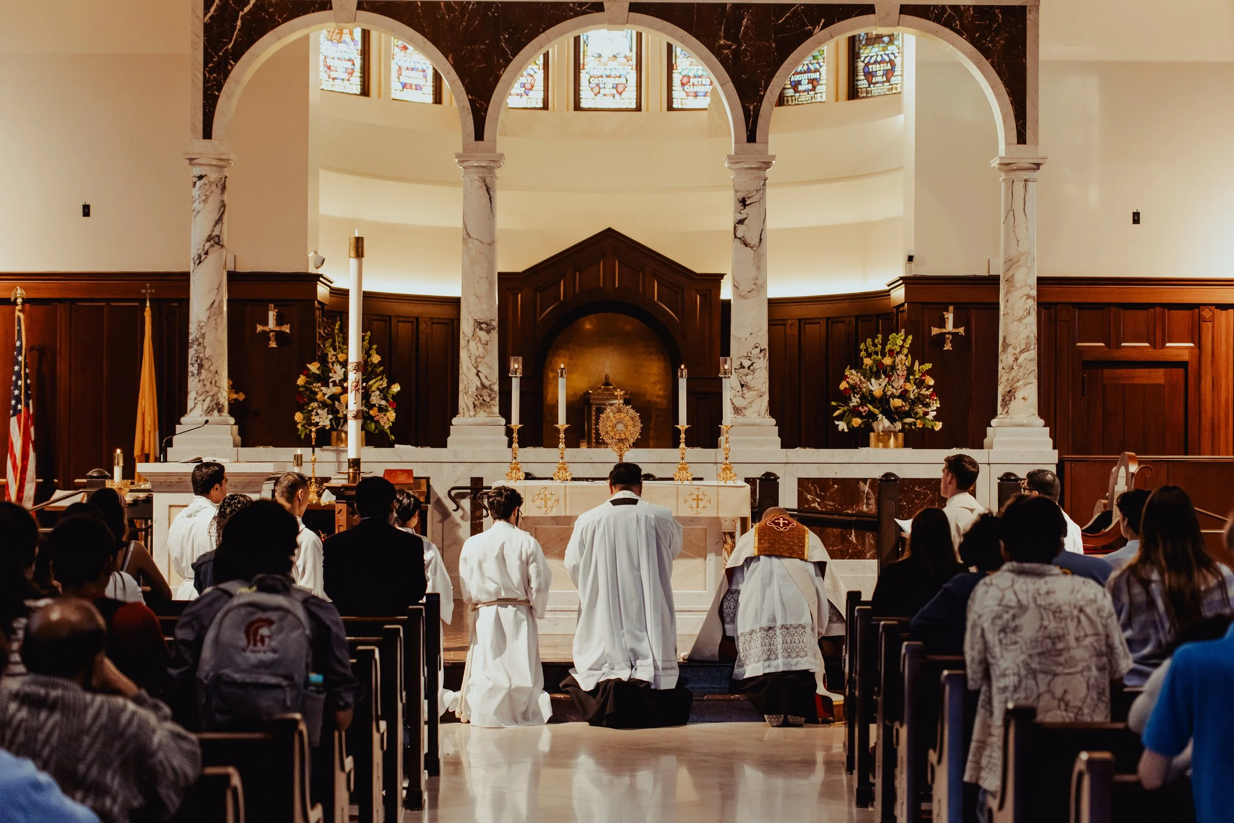 Adoration & Confession | USC Caruso Catholic Center