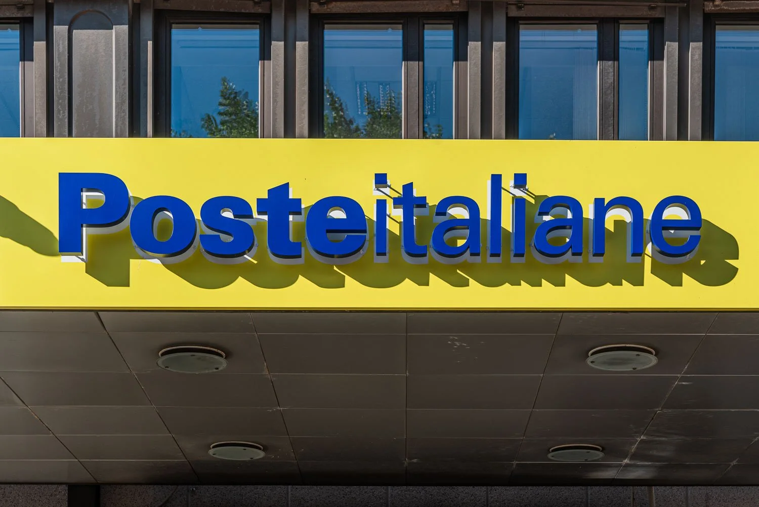 Understanding The National Postal Service In Italy