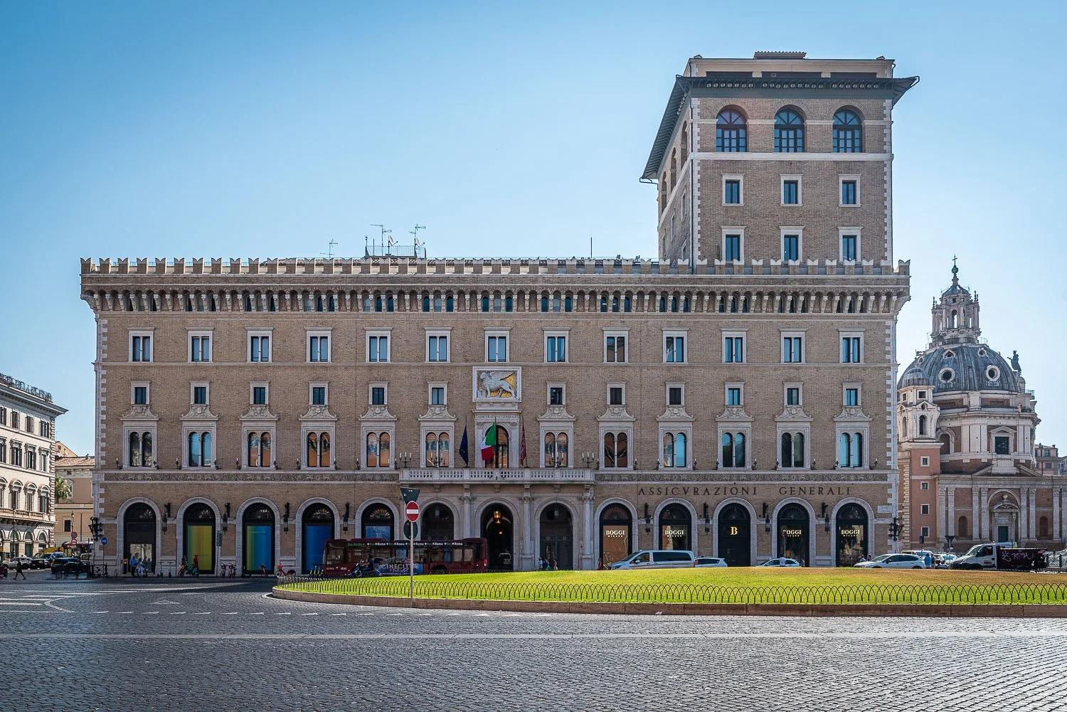 Learn The Secrets Of Piazza Venezia