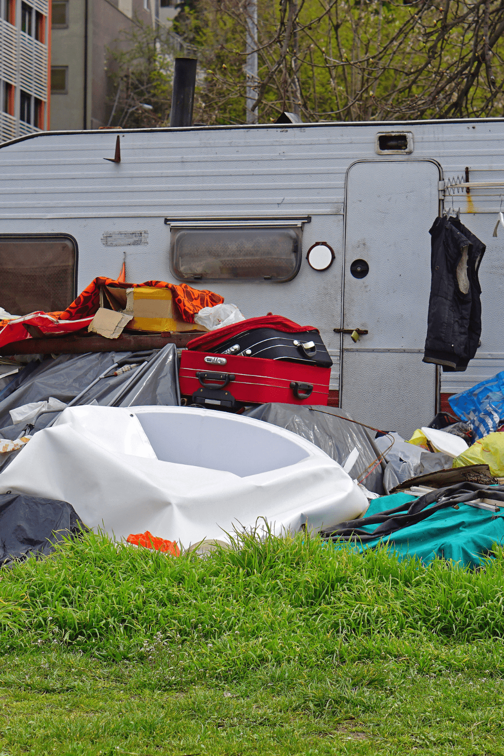 The 5 Stages/Levels of Hoarding: Helping Yourself or a Loved One ...