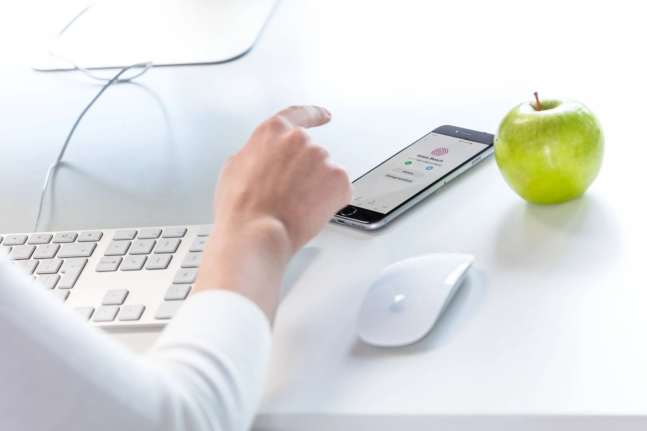 Contact — Amos Beech