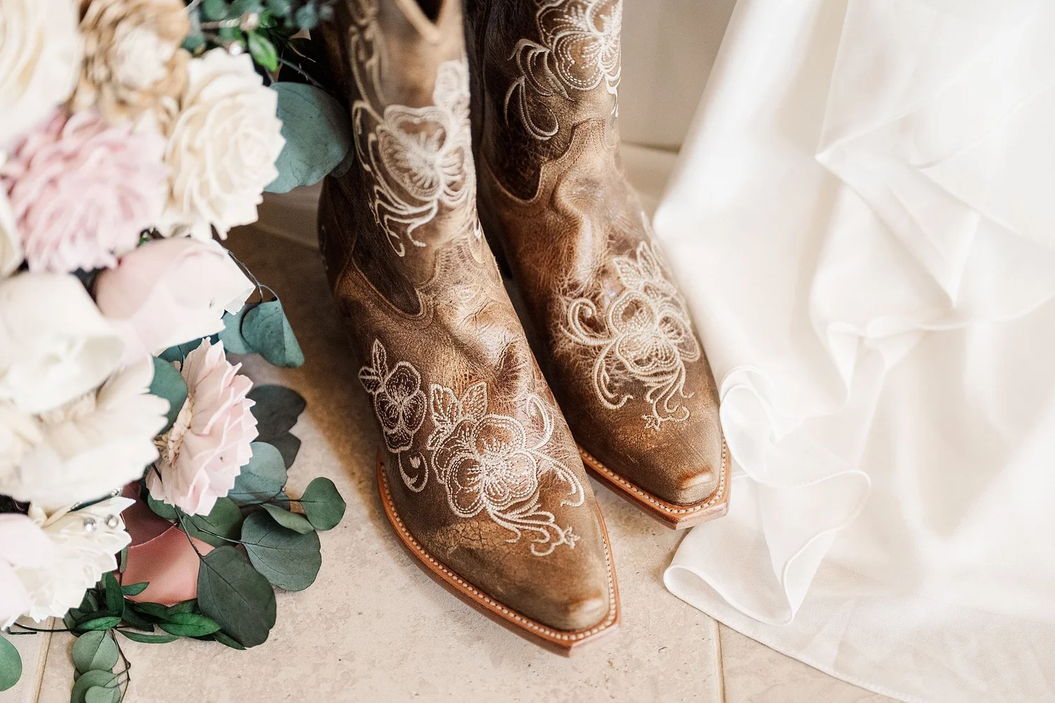 A Backyard Rustic Rose Western Wedding — Jen Peterson Photography