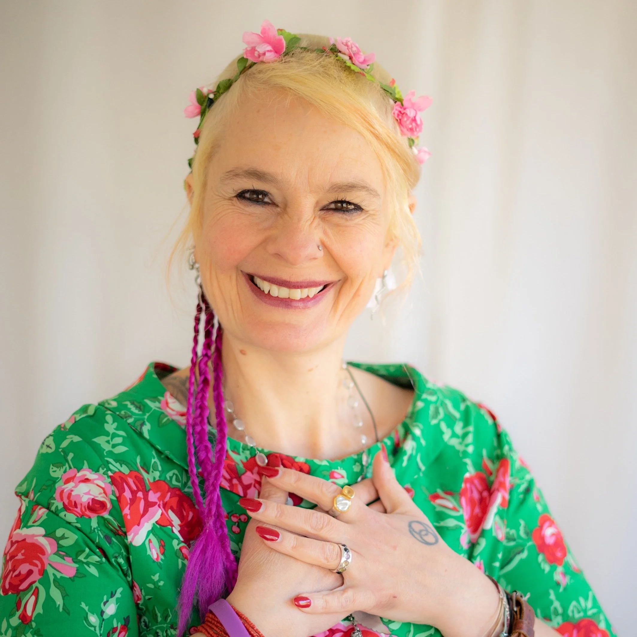 Über mich — Ava Minatti