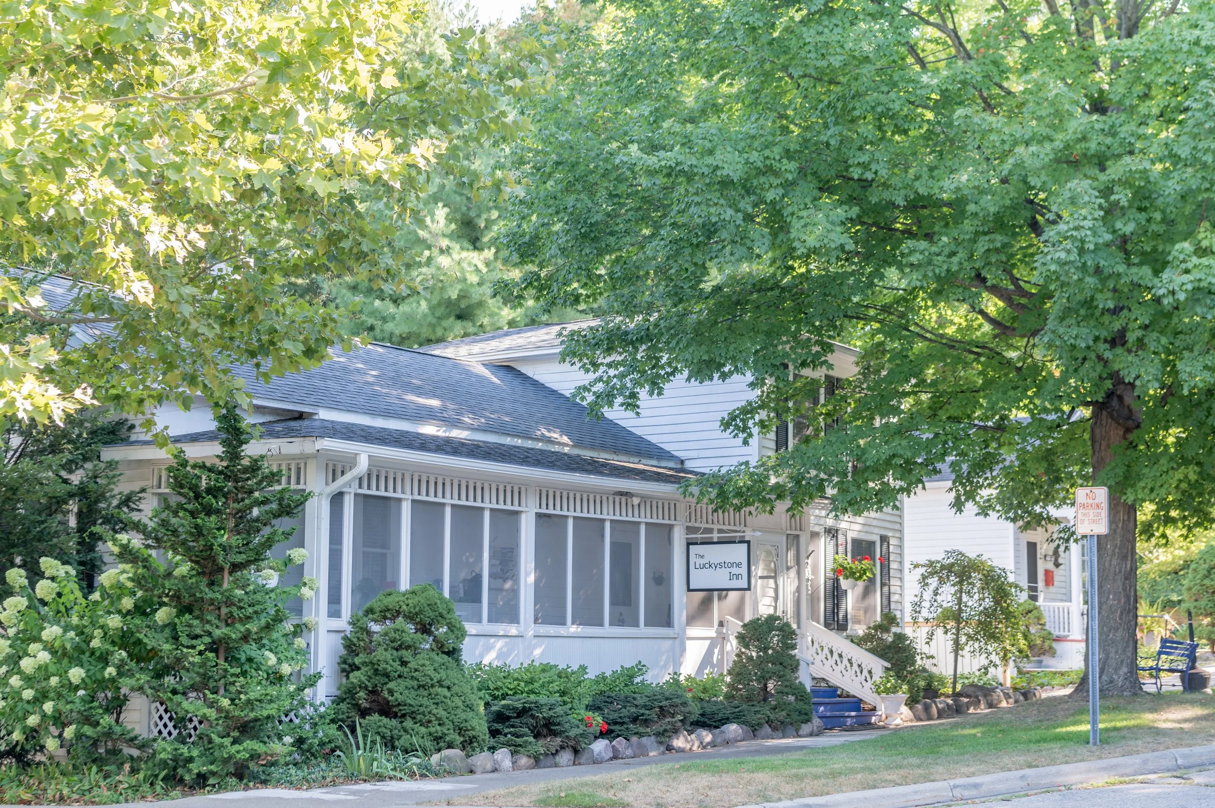 Photos — Luckystone Inn