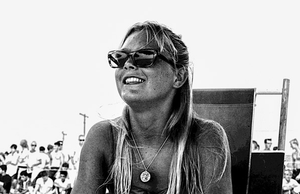 A Brief History of Women’s Surfing at Pipeline — Sea Maven Magazine