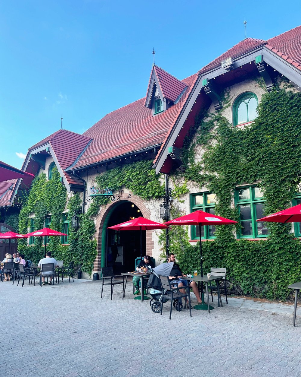 Grant's Farm St. Louis — The Foodie's Travel Guide