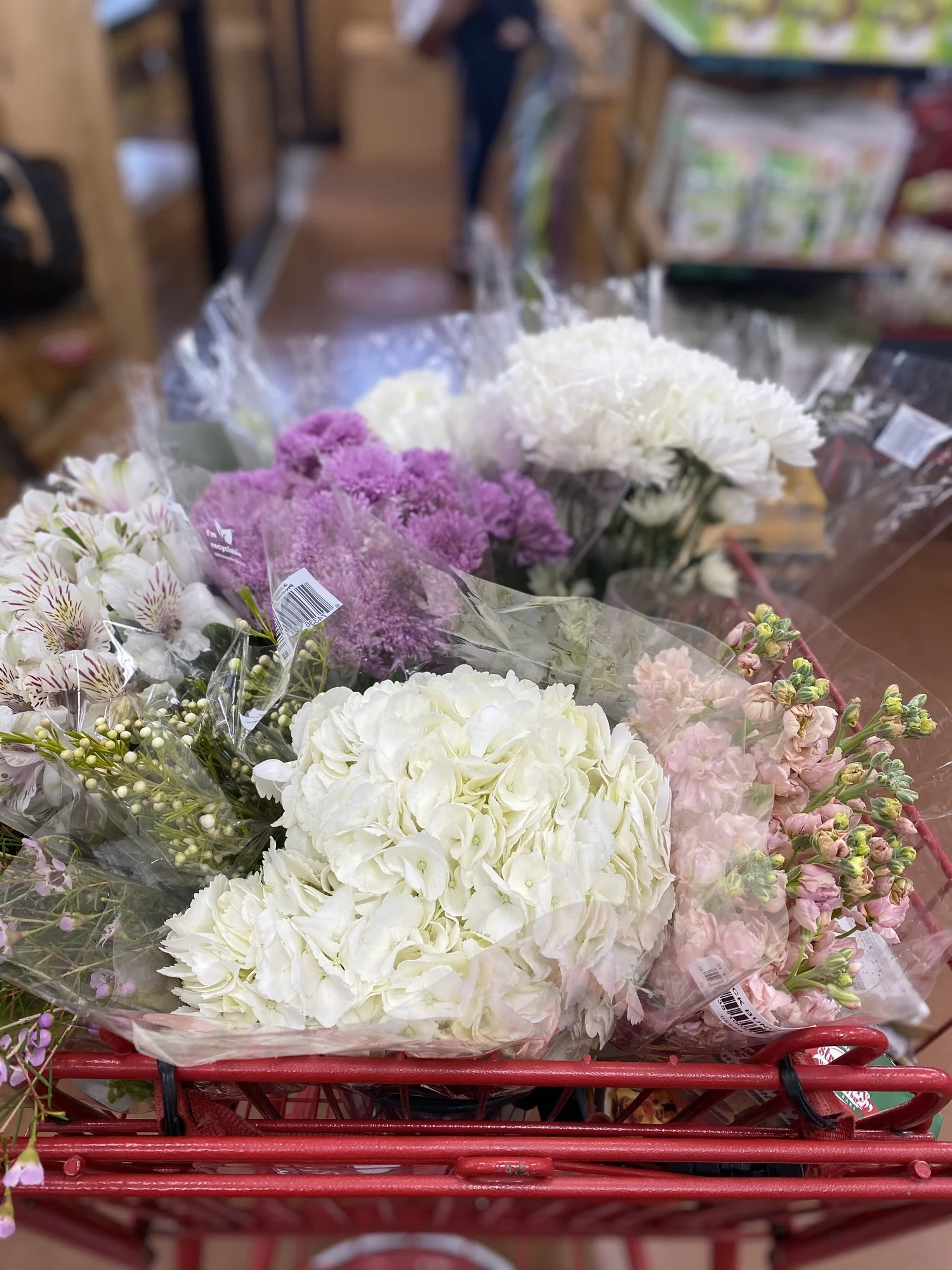 how to arrange flowers like a pro - floral tips by click + love — CLICK ...