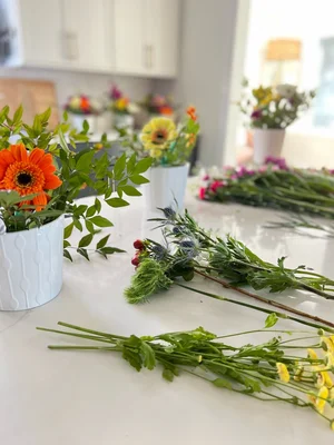 how to arrange flowers like a pro - floral tips by click + love — CLICK ...