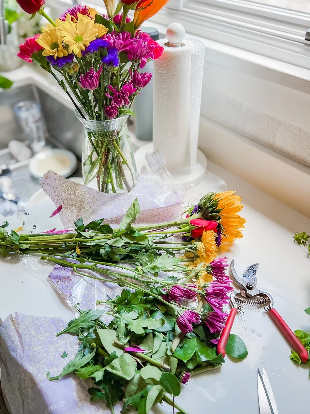 how to arrange flowers like a pro - floral tips by click + love — CLICK ...