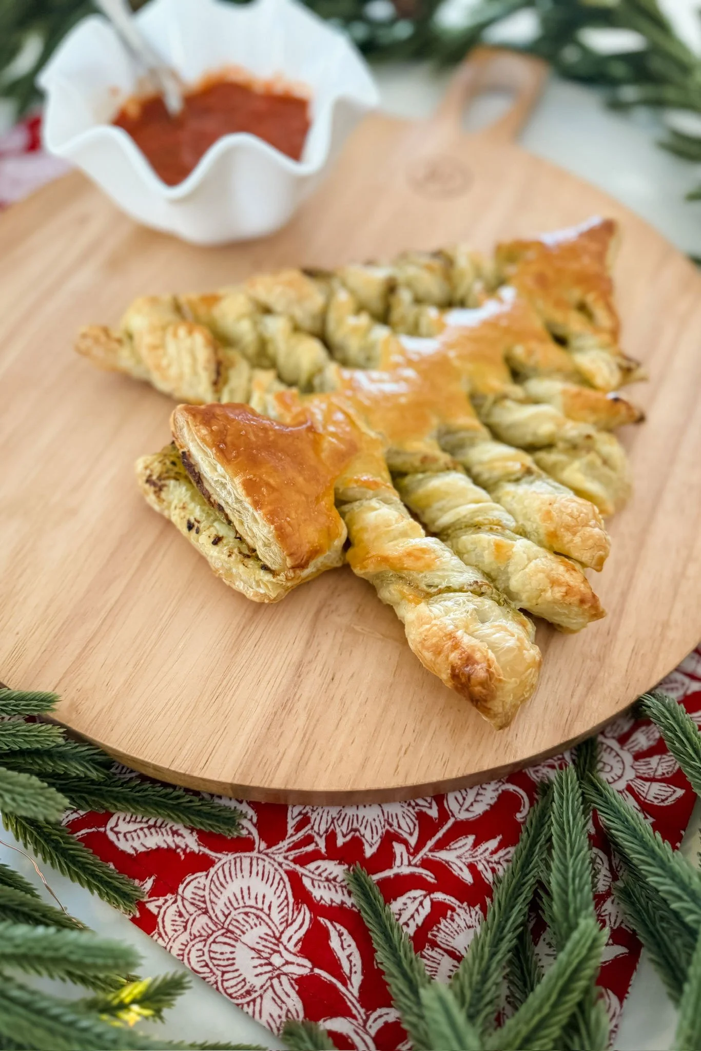 Puff Pastry Christmas Tree - Easy Christmas Party Food Idea — CLICK AND ...