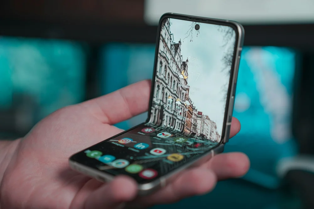 OLED vs. LED: A Detailed Guide to Modern Display Technologies — infinityPV