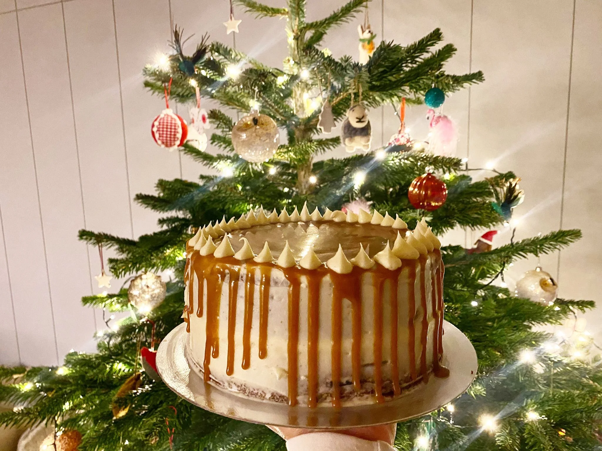 STICKY TOFFEE CAKE WITH SALTED CARAMEL — Kitchenetta
