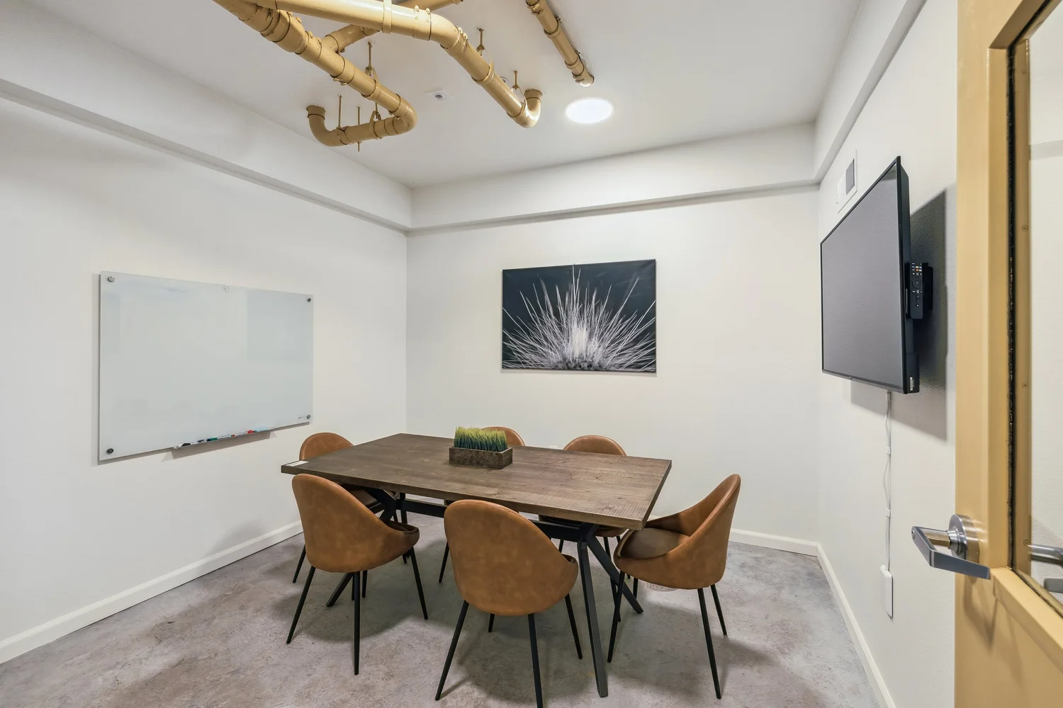 Pullman Gallery — Pullman Modern Urban Apartments