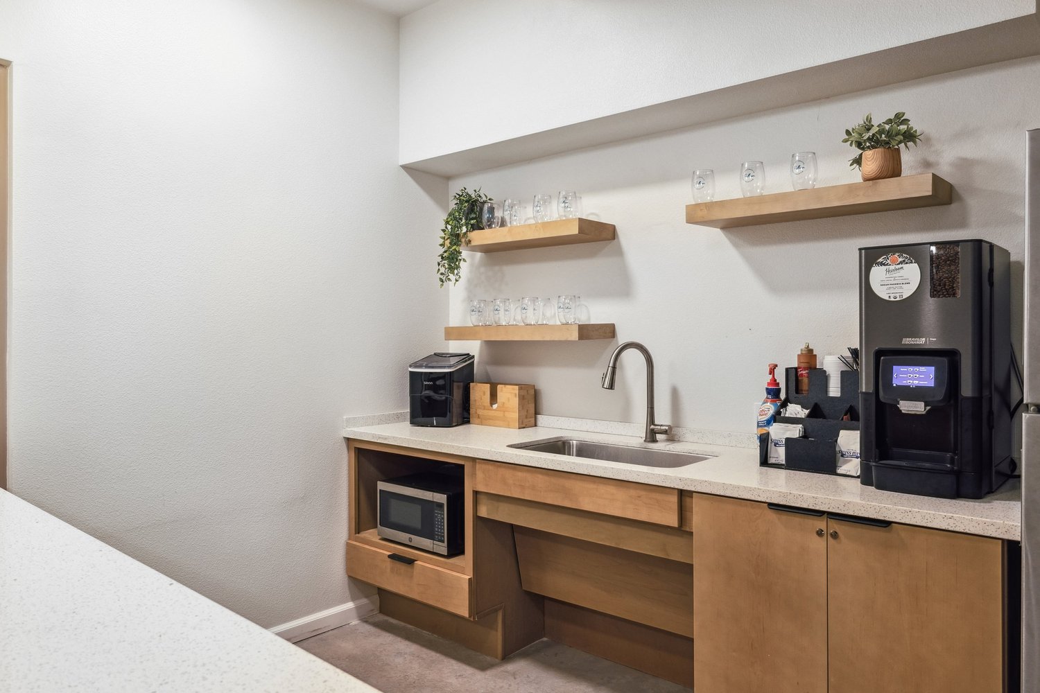 Pullman Gallery — Pullman Modern Urban Apartments