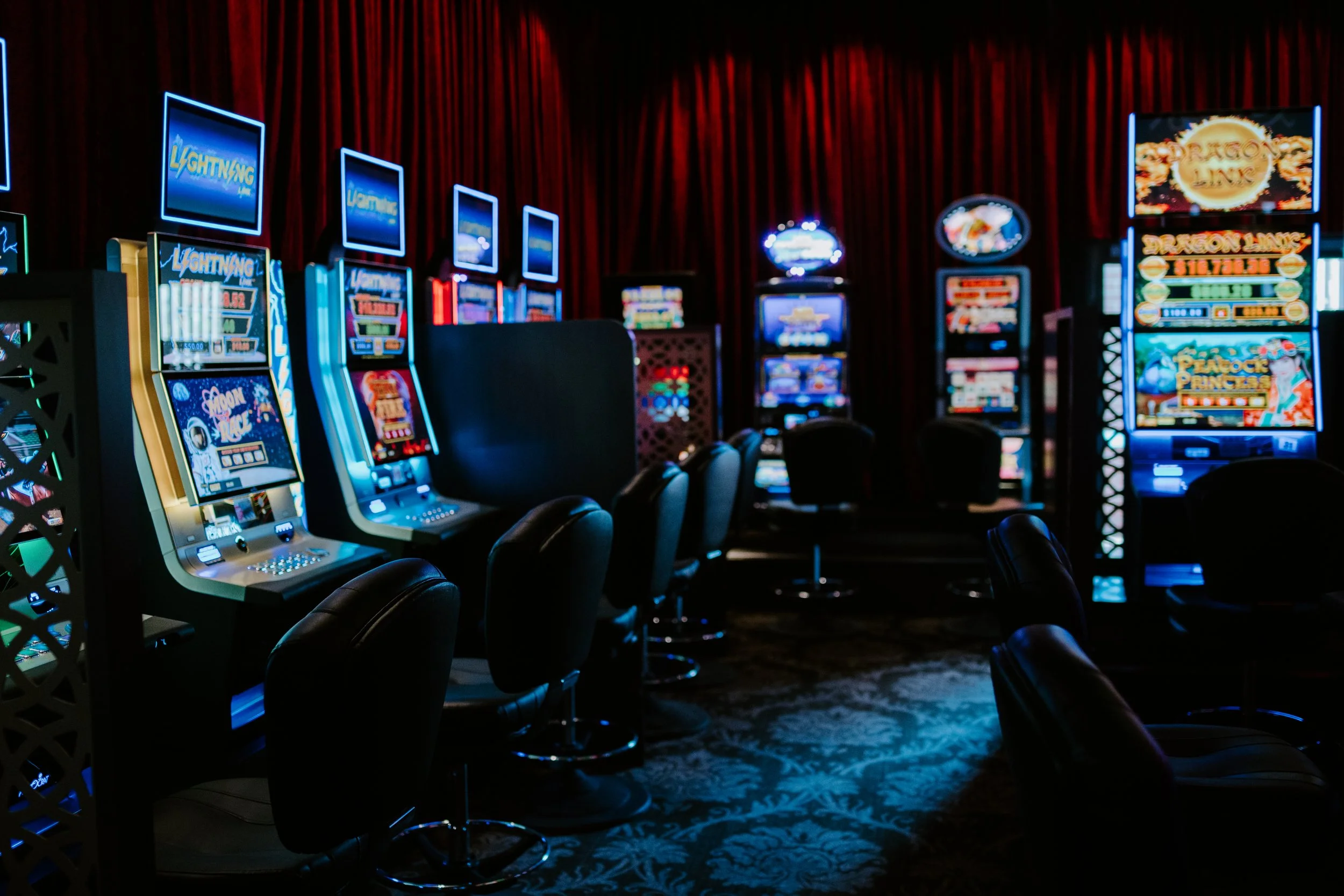 Falvey's Hotel Yamanto | Pub, Nightclub, Gaming & Beer Garden in Ipswich