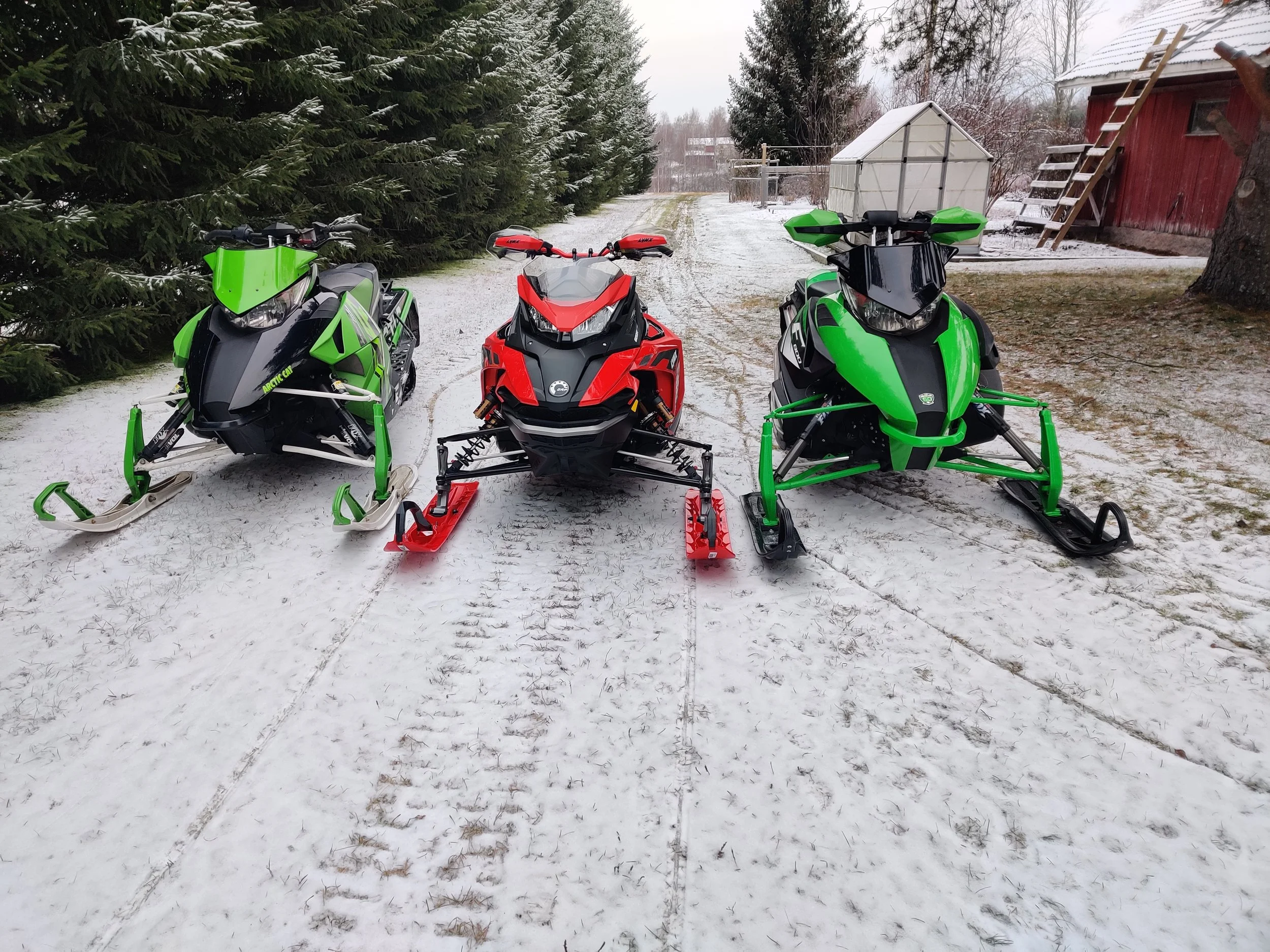 Moottorikelkan vuokraus Seinäjoki — VuokraÄijät - Laitteiden vuokraus Seinäjoki