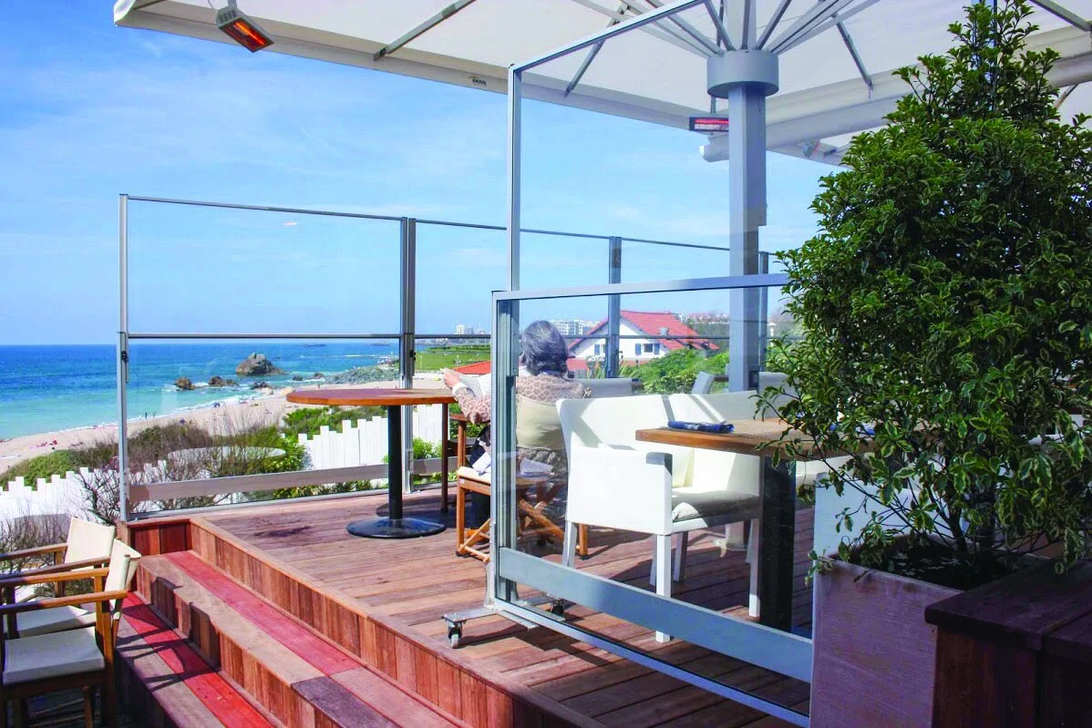 Adjustable Height Glass Windscreen - Glass Walls and Doors Ltd