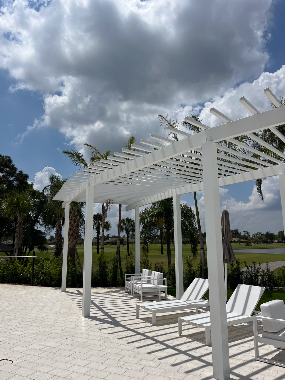 Maximizing Luxury and Comfort: The Impact of Pergolas in Country Golf ...