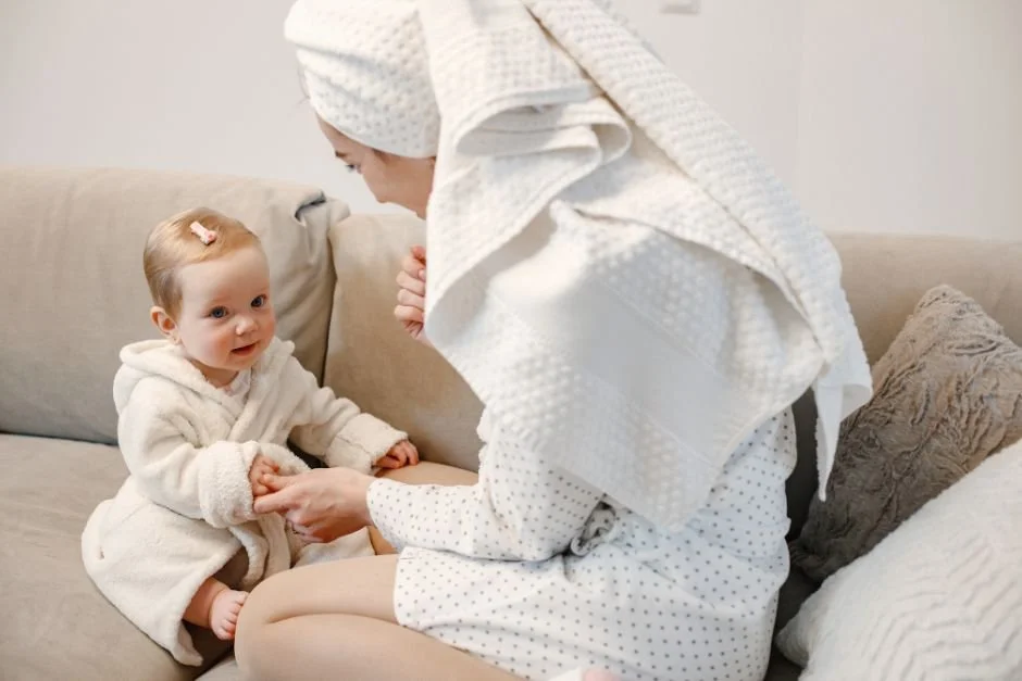 Baby Bath Safety Guide: Bath Seats, Bathers & Tubs by Age — Bump + Baby ...