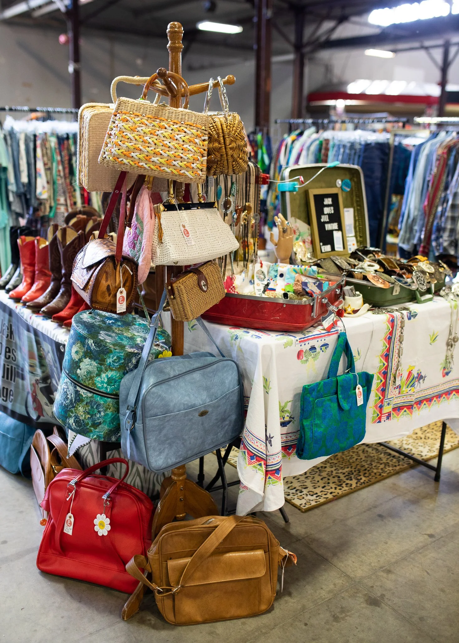 Gallery | Explore Vintage Finds Today — Time Travelers Vintage Expo