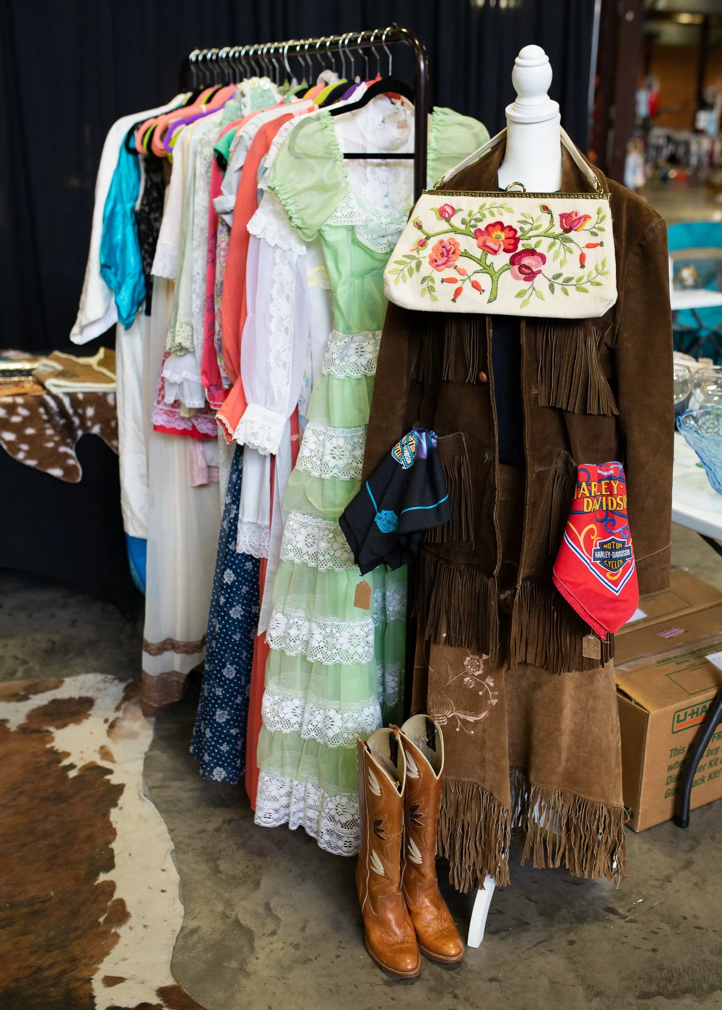 Gallery | Explore Vintage Finds Today — Time Travelers Vintage Expo