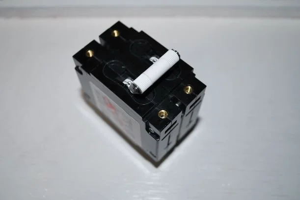 Push Button Circuit Breakers — ICA Manufacturing