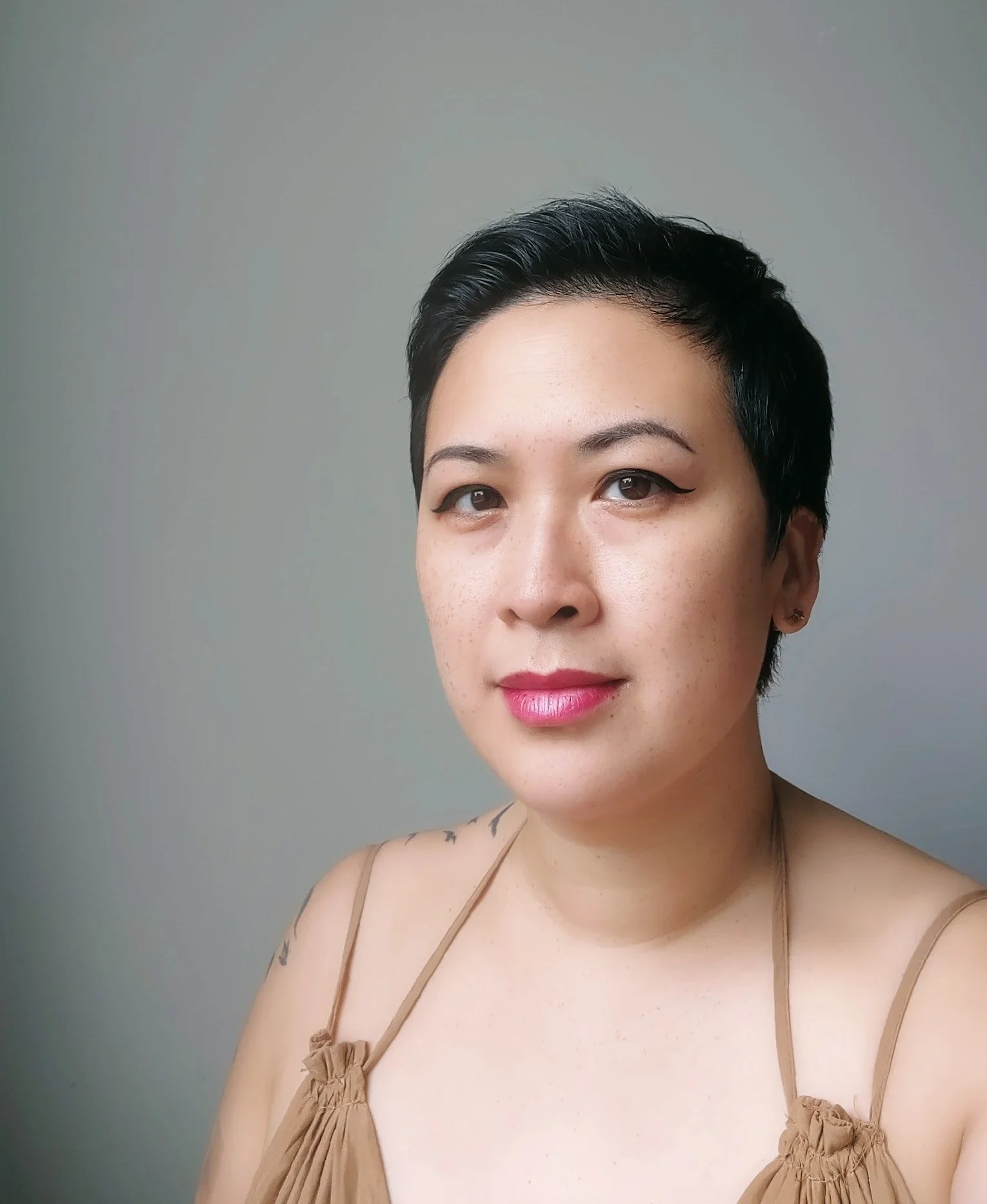 about — mimi khúc