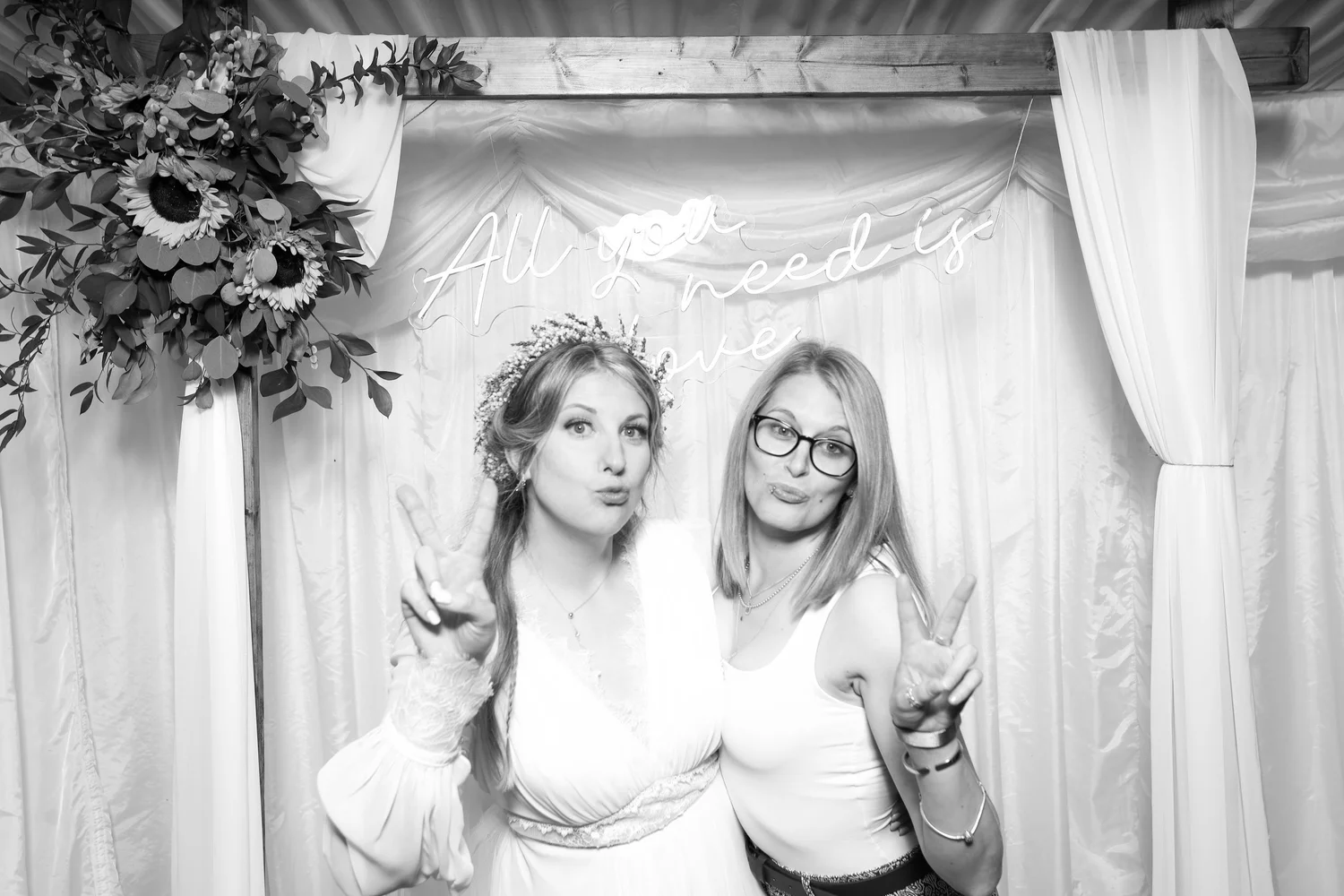 Unique Photo Booths Weddings & Baby Showers | Photo Chic Booths ...
