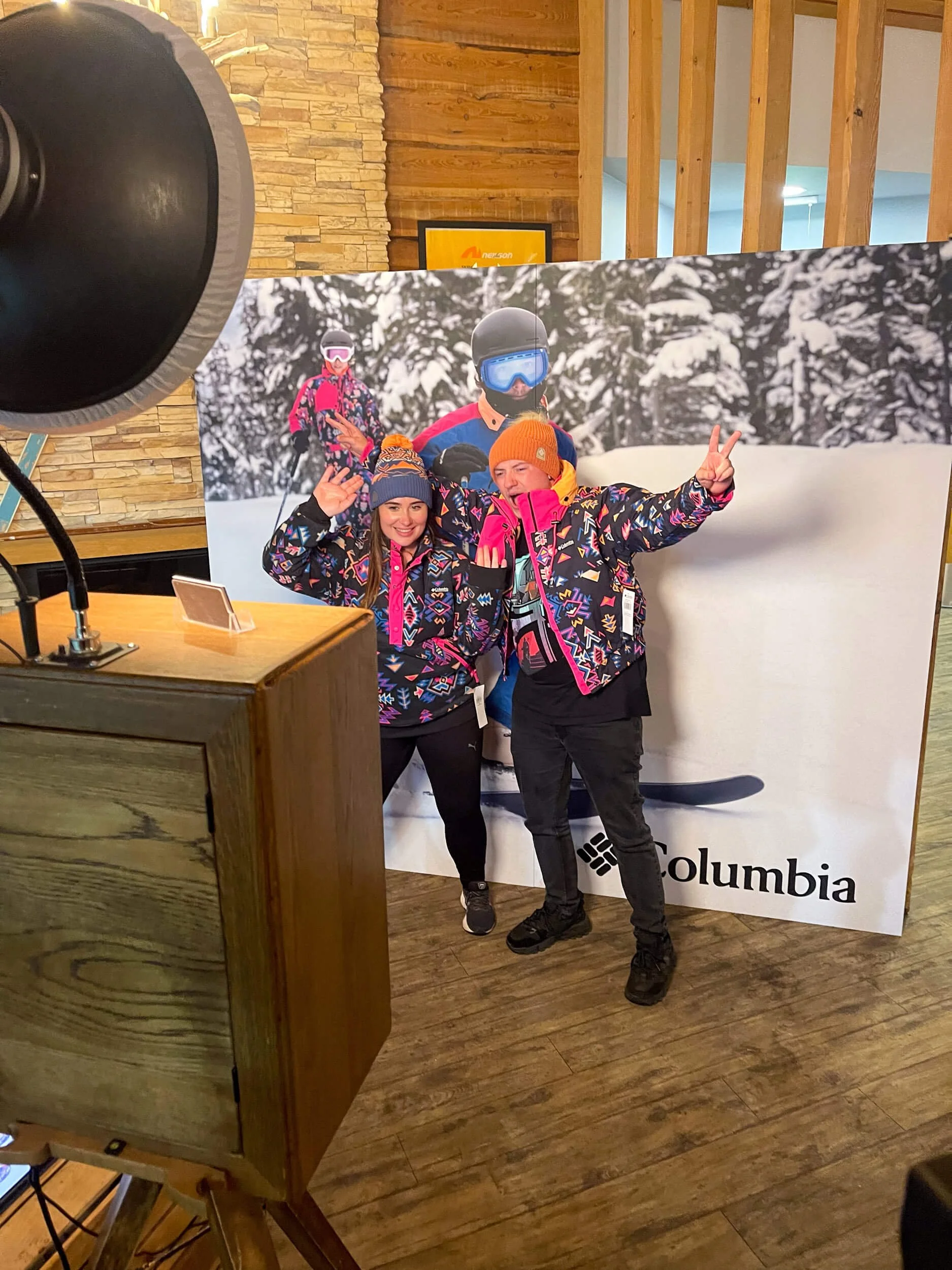 Photo Booths | Luxury Vintage Photo Booth Rental Services | Photo Chic Booths