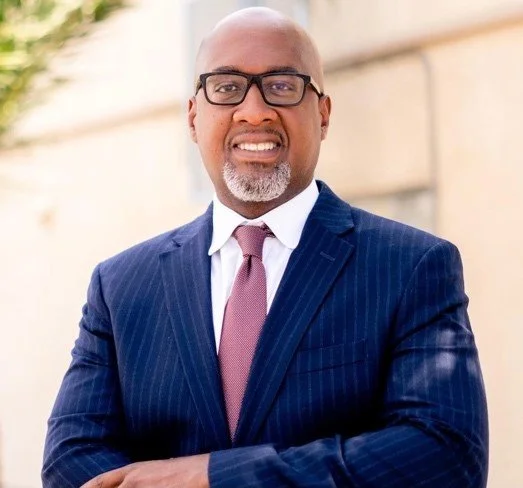 General 1 — We Move In Color: See and Feel the Journey!