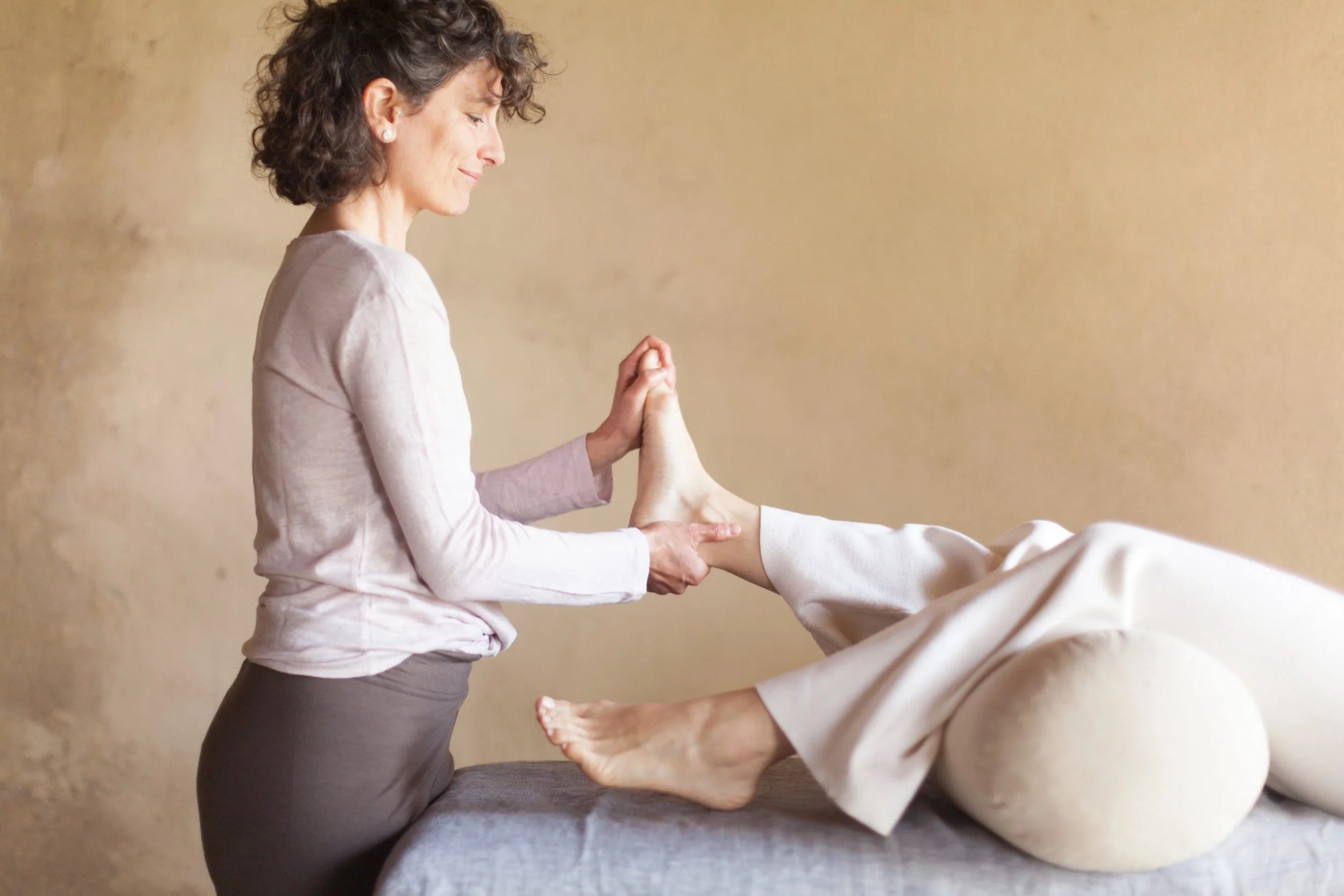 Reflexology for Women's Health, Italy — Elisa Moves