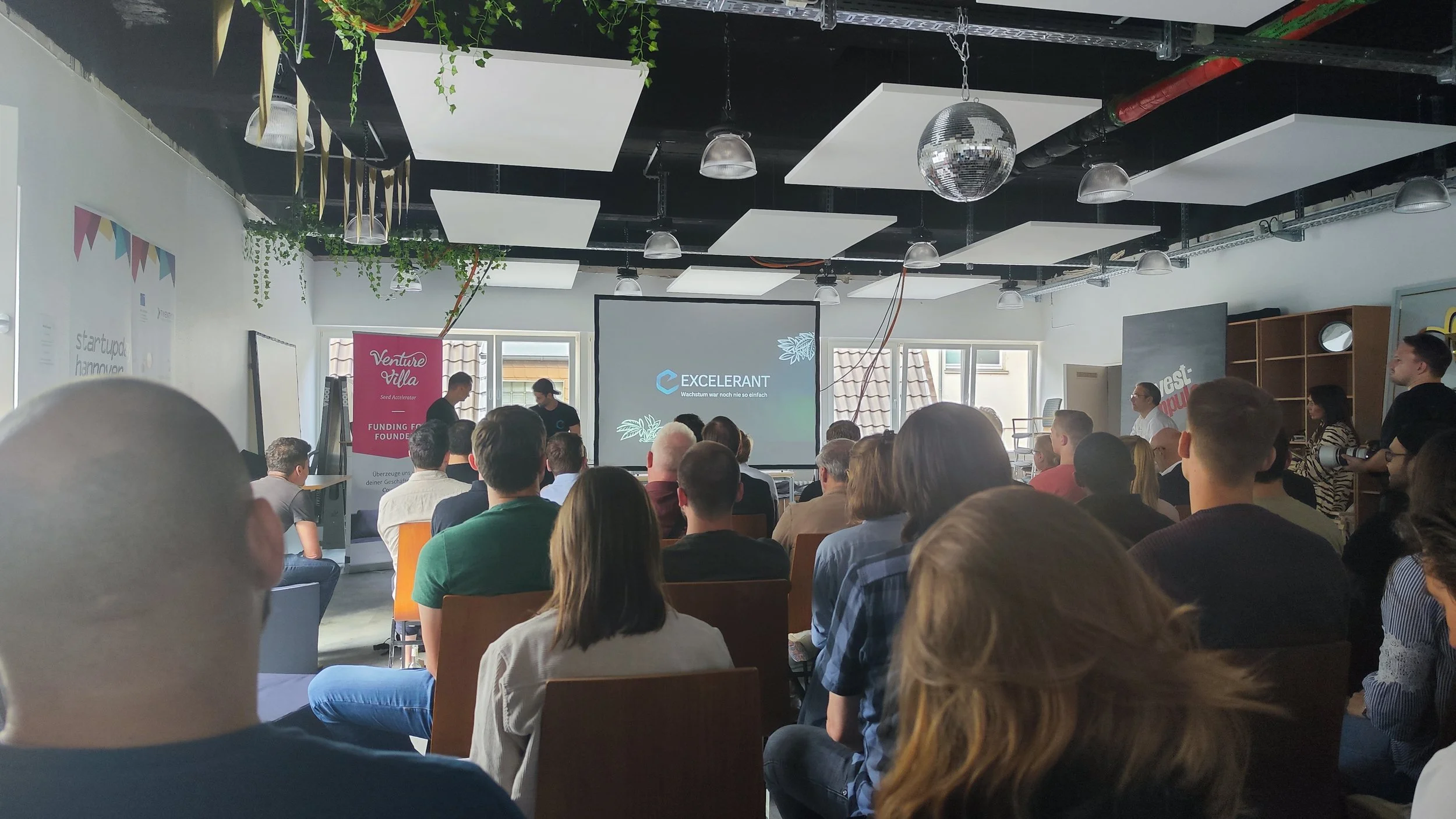 VentureVilla DemoDay - Pitch it! — FUTUR X – Innovation as a service