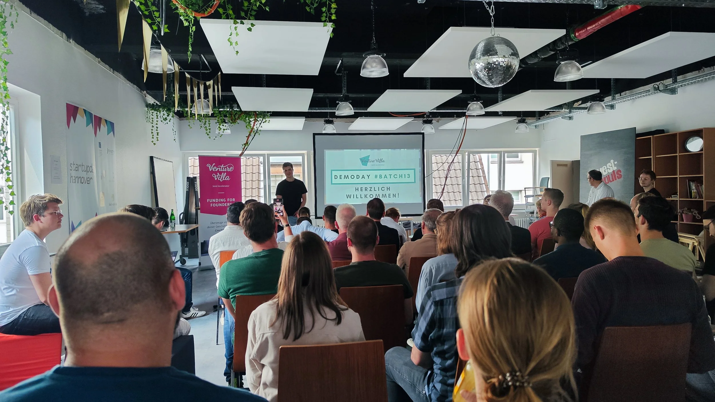 VentureVilla DemoDay - Pitch it! — FUTUR X – Innovation as a service