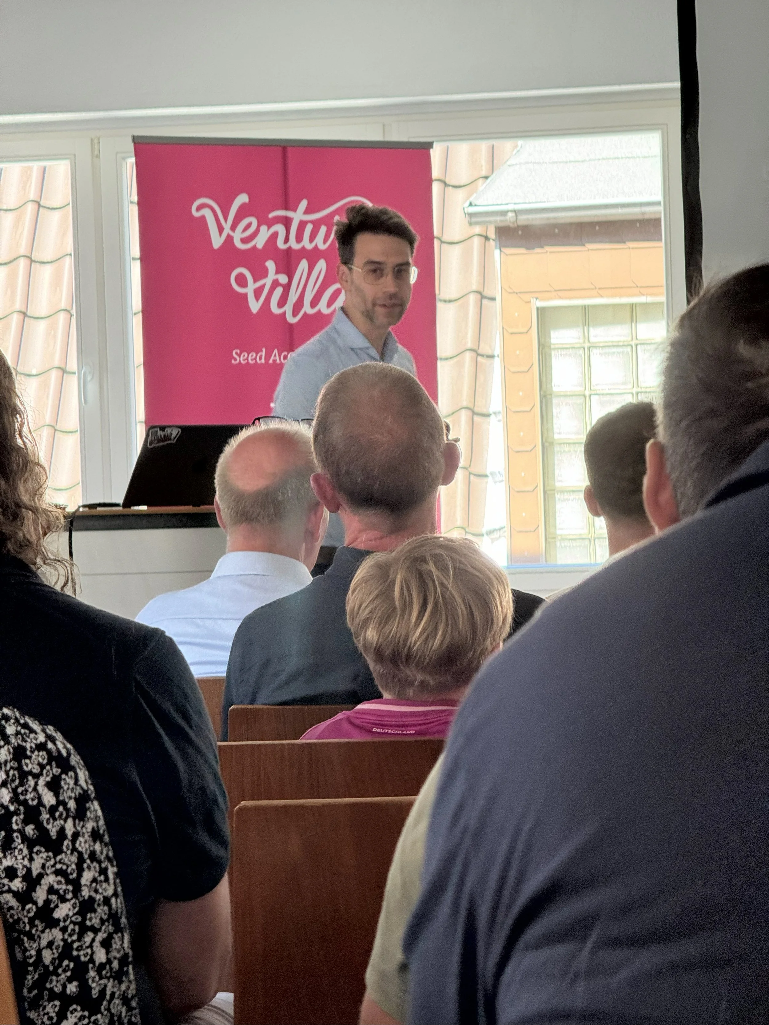 VentureVilla - Batch #15 - DemoDay — FUTUR X – Innovation as a service