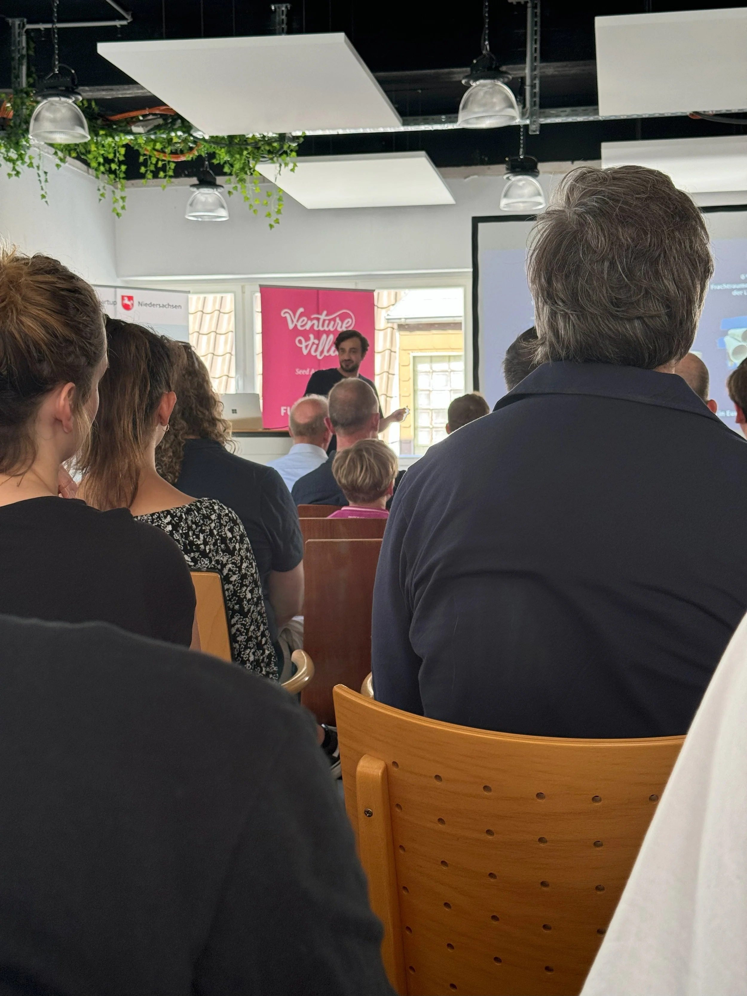 VentureVilla - Batch #15 - DemoDay — FUTUR X – Innovation as a service