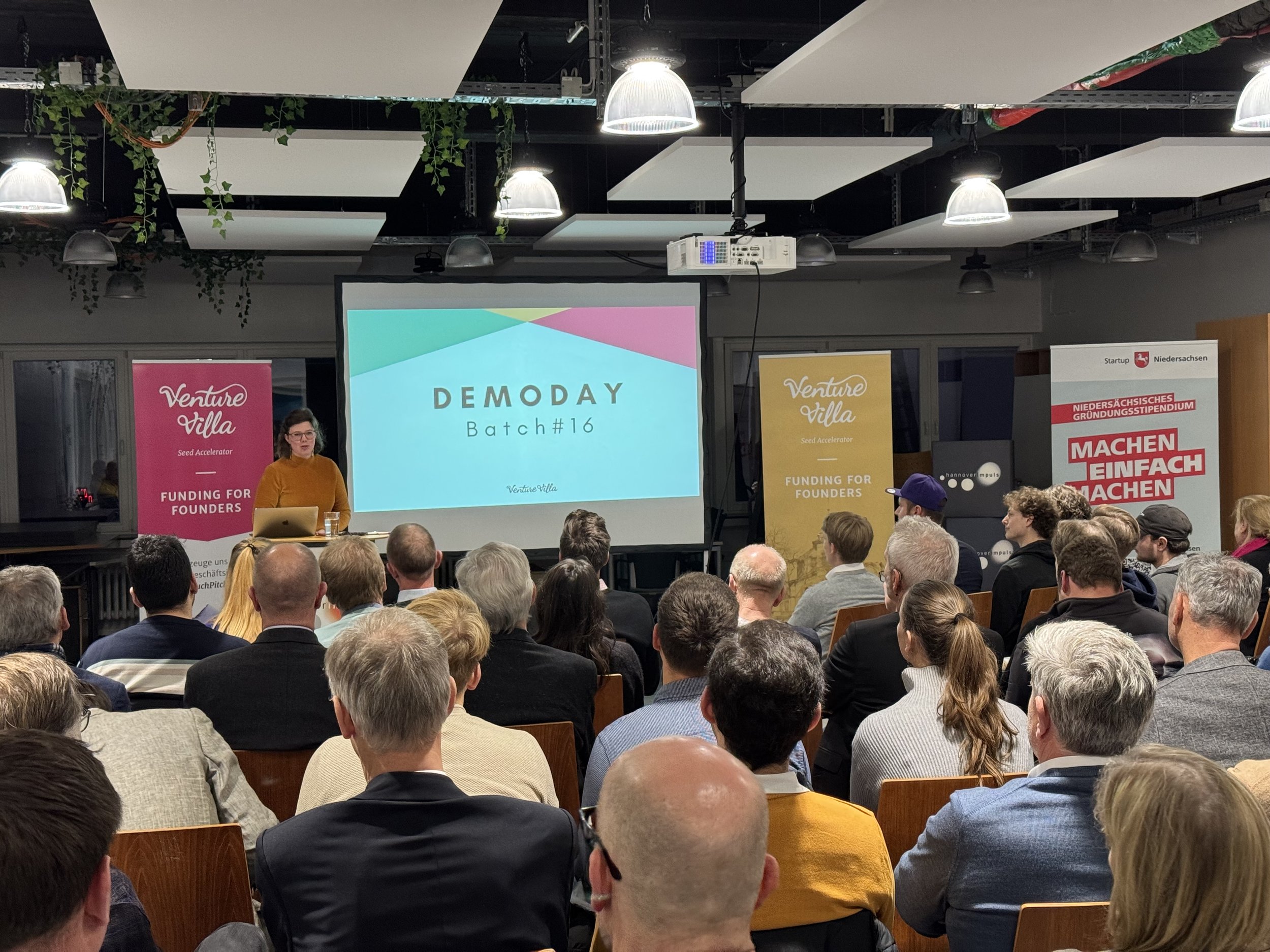 Volles Haus beim VentureVilla DemoDay Batch #16 — FUTUR X – Innovation ...