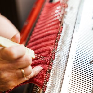 How to cast off rib on a knitting machine